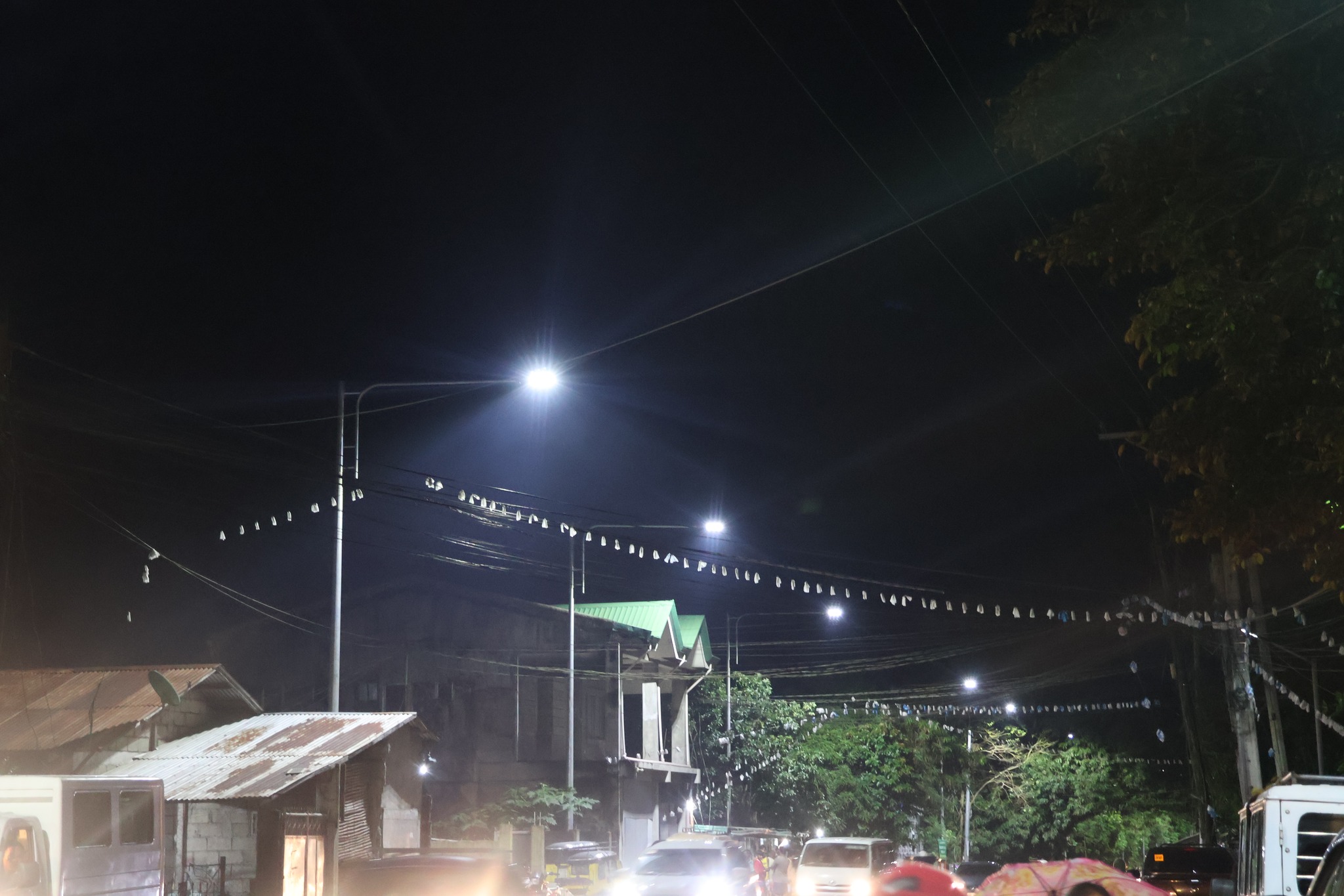 Pagpapa ilaw sa mga bagong streetlight sa Barangay Estefania, Amulung ...